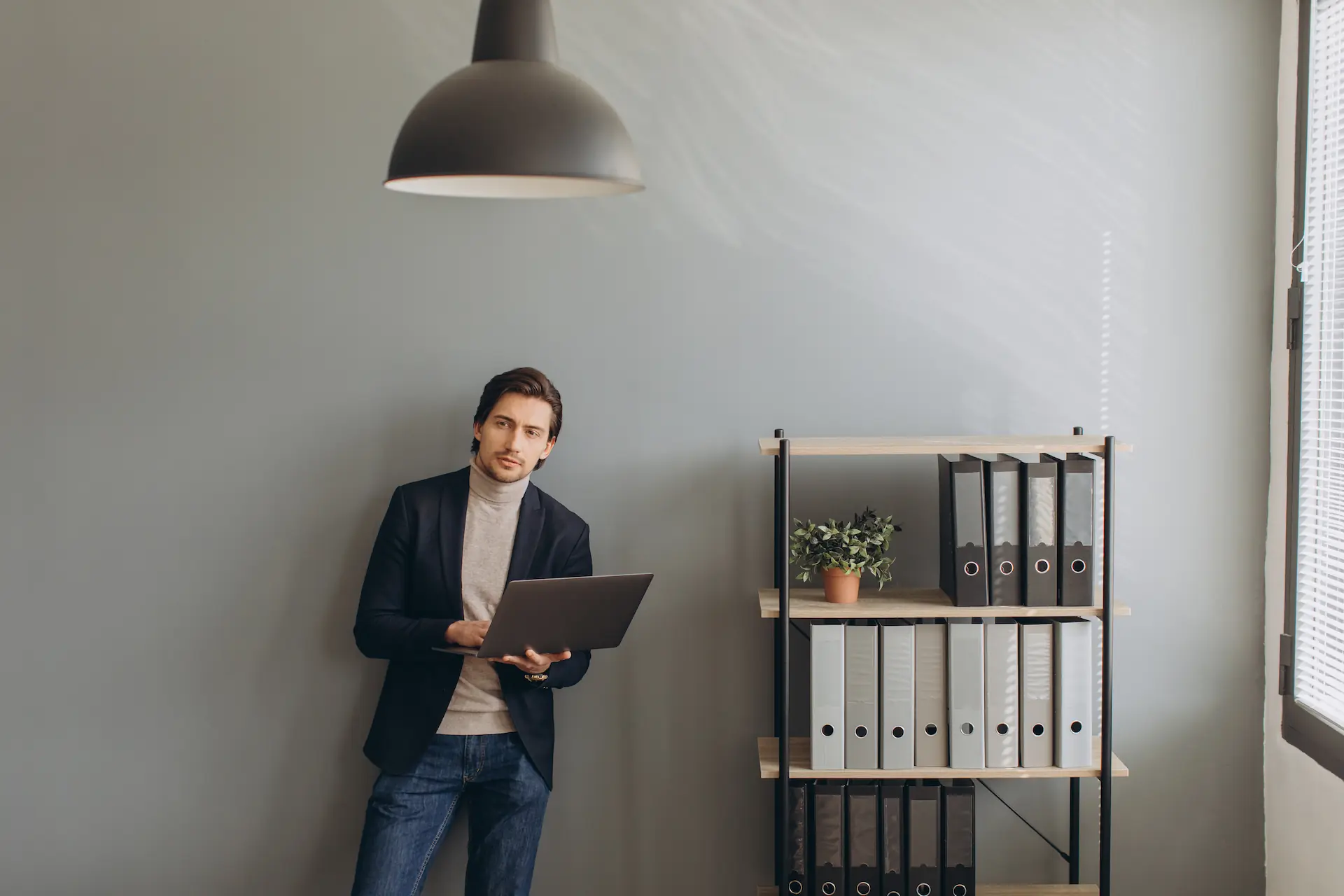 5 Smart Casual Outfits for Work in 2024 | V2 Classic